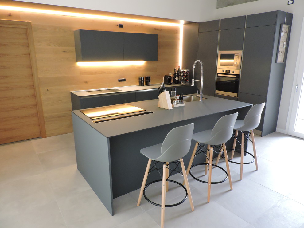 Nuovo impianto cucina monocromatica in Fenix grigio bromo ...