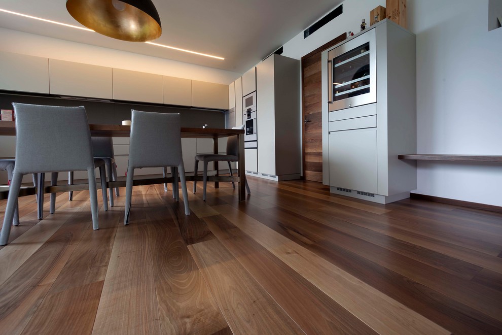 PROGETTO CON NOCE EUROPEO E ROVERE - Lago di Garda - Contemporary ...