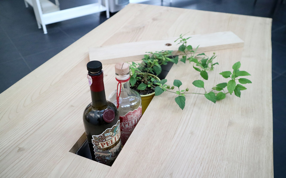 Soluzioni Turistiche Integrate - tavolo multiuso - Contemporary ...