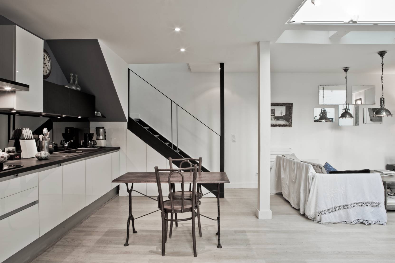 French Houzz: An Artist's Studio is Redesigned With Living in Mind ...