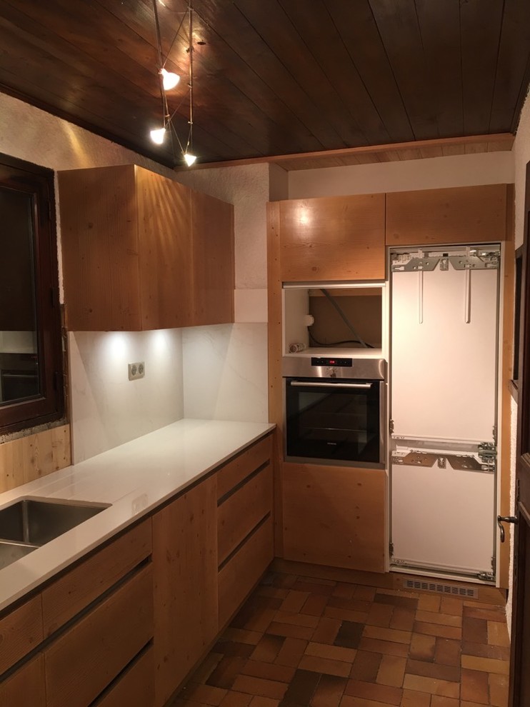 Cuisine avec plan de travail et crédences en DEKTON Glacier. - Montagne ...