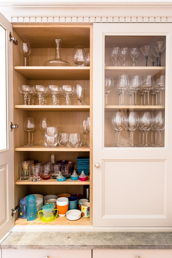 Cuisine Haussmann en chêne massif laqué sur mesure - Transitional ...