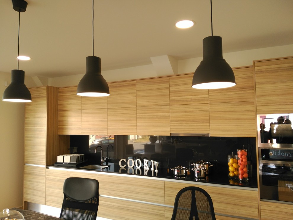 Encore une superbe cuisine avec plan de travail et crédences en DEKTON ...