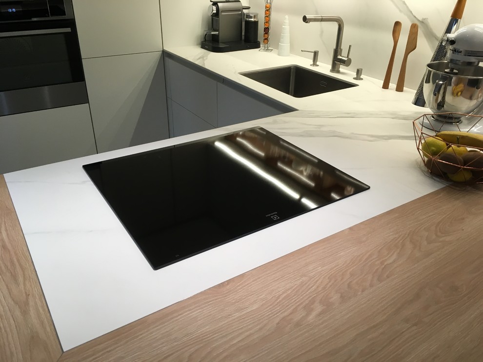 Magnifique Cuisine avec plan de travail et crédence en DEKTON OPERA - Modern - Kitchen - Other ...