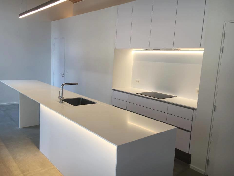 Plan de travail en quartz Silestone - Minimalistisch - Küche - Brüssel ...