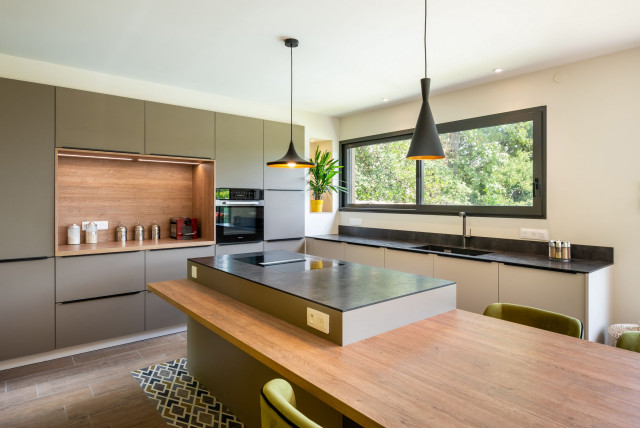 Cuisine dans une maison bourgeoise - Moderne - Cuisine - Lyon - par ...