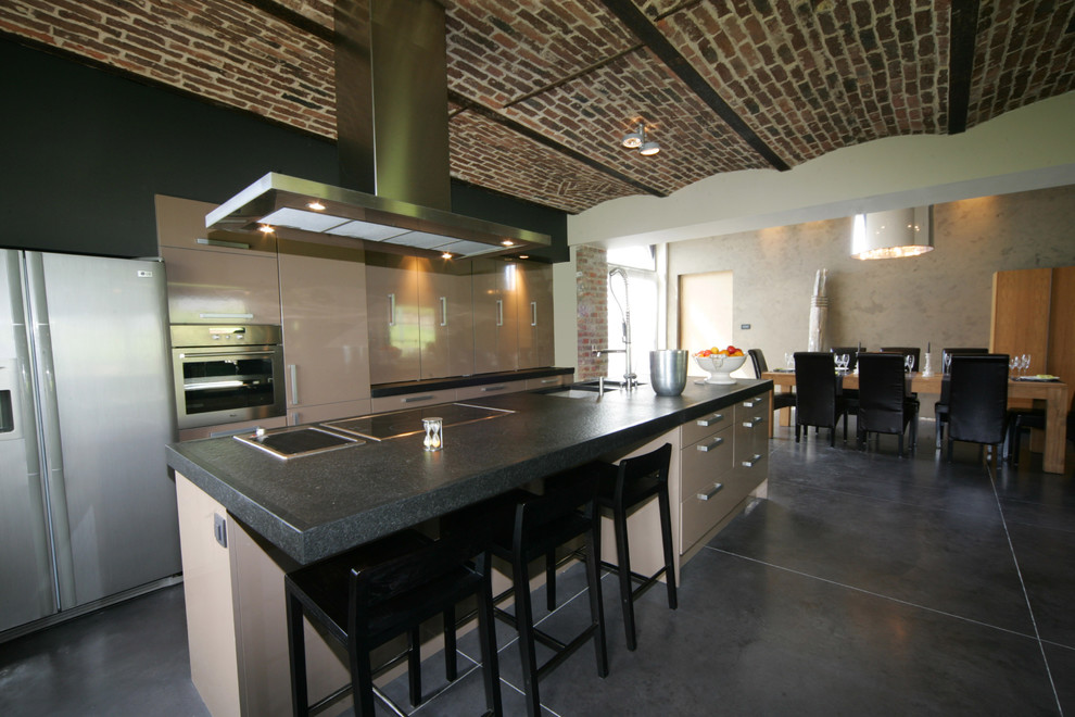 Transformation et aménagement d'une grange - Contemporary - Kitchen ...