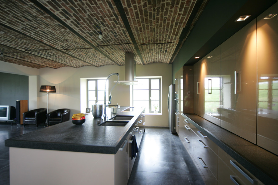 Transformation et aménagement d'une grange - Contemporary - Kitchen ...