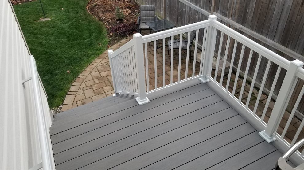 8' x 8' Composite Deck - Modern - Deck - Ottawa - by Mjolnir ...