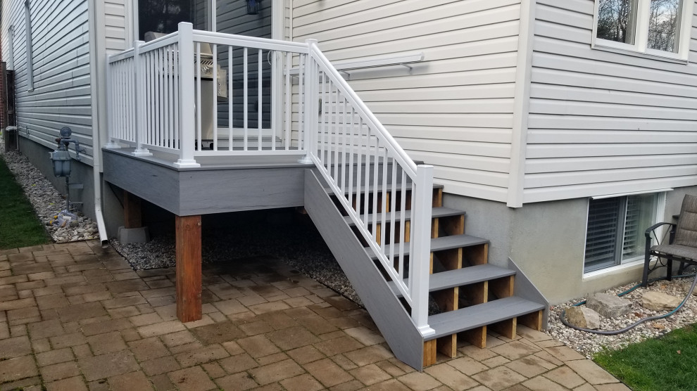 8' x 8' Composite Deck - Modern - Deck - Ottawa - by Mjolnir ...