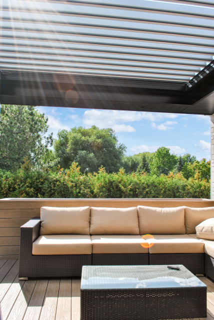 A louvered pergola, a must for all high-end outdoor living spaces ...