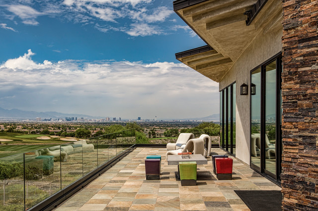 A Luxurious Haven in Las Vegas - Classique Chic - Terrasse en Bois ...