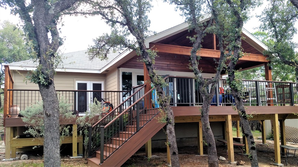 AZEK Deck and Covered Porch On Lake Travis - Ecléctico - Terraza y ...
