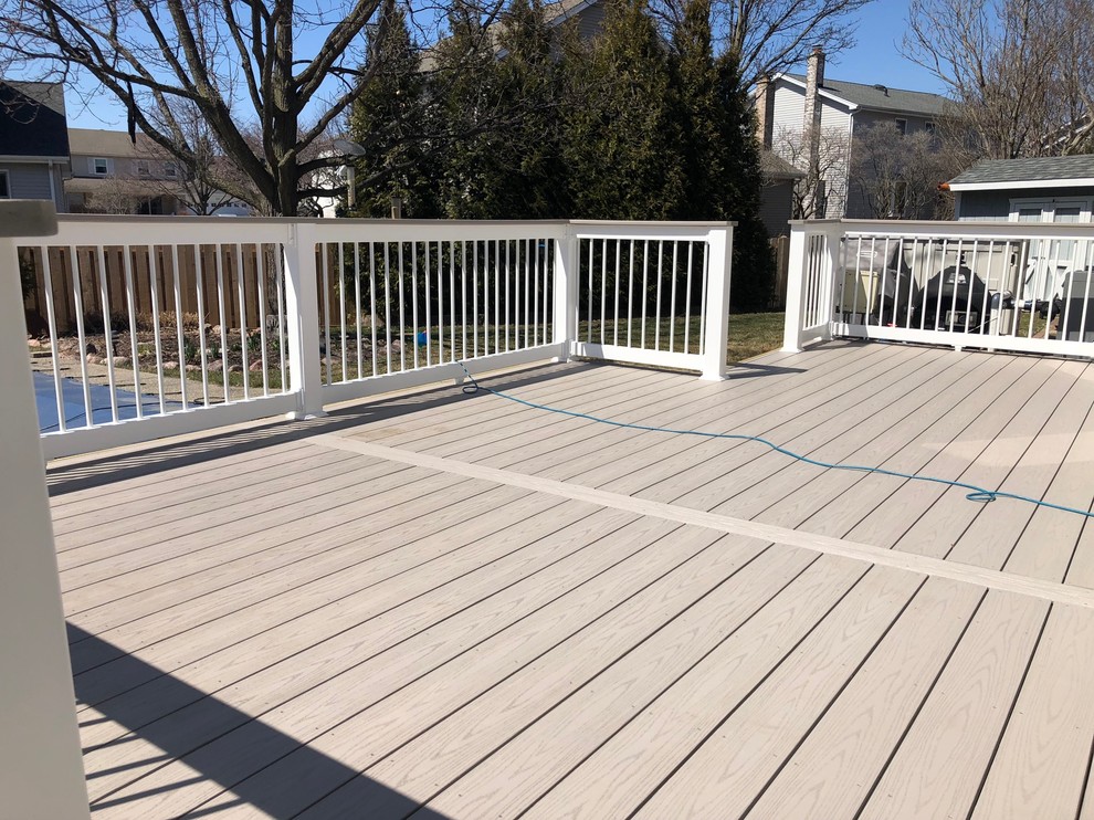 Azek Deck with Vinyl Railing by Carol Stream Deck Designer - Clásico ...