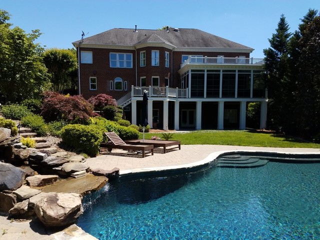 Ballantyne Backyard Resort Life - Classique Chic - Terrasse en Bois ...