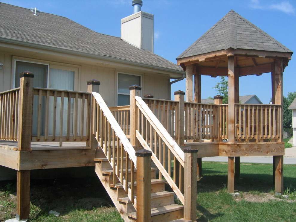 Brackett - Deck lighting with Lighted post caps - Traditional - Deck ...