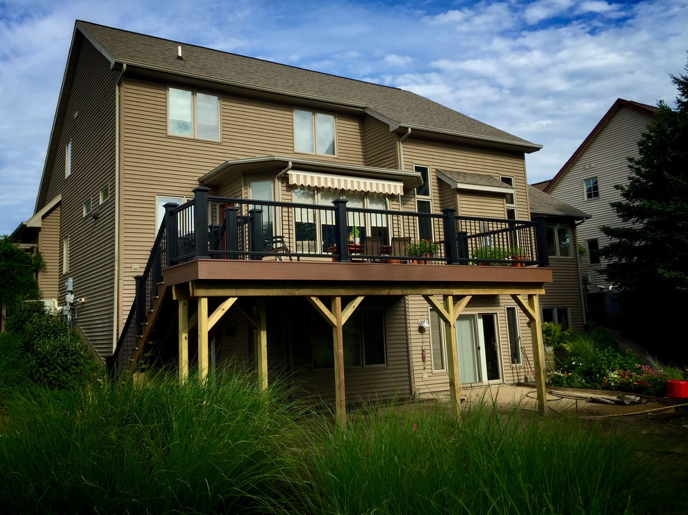 Brazilian Walnut Azek Deck with Premier Black Rail/Aluminum Spindles ...