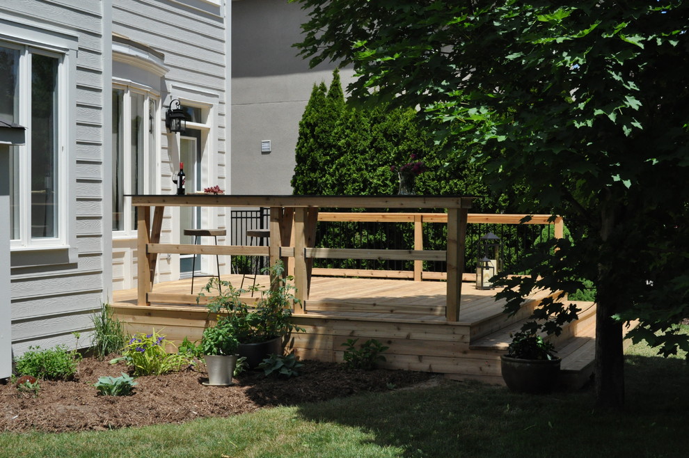 Cedar Deck with Cedar Skirting Mississauga - Clásico - Terraza y balcón ...