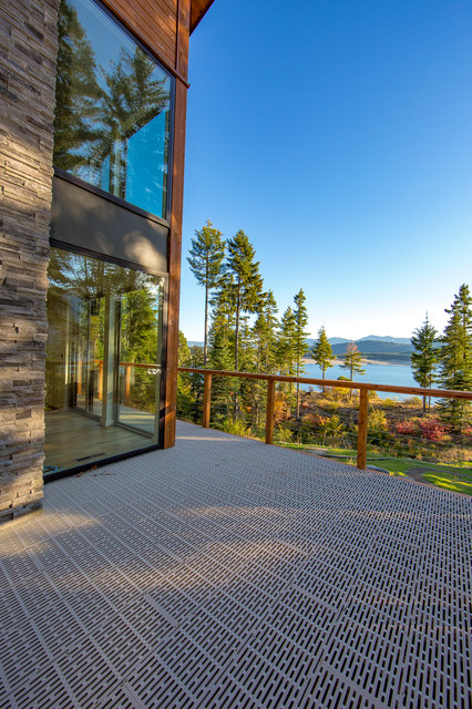 Contemporary Lake House Deck Overlooking Lake - Contemporary - Terrace ...
