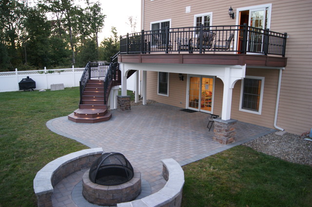 Curve Contemporary Deck Curved House / Hufft Projects | ArchDaily
