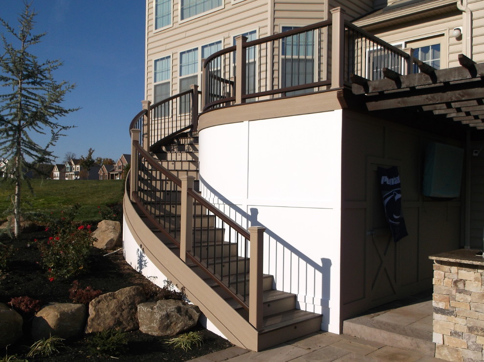 Custom Trex Curved Deck Railing Design - Traditional - Deck ...