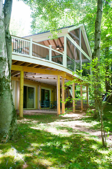 Darnestown Maryland Curved Deck and Screen Porch - Clásico - Terraza y ...