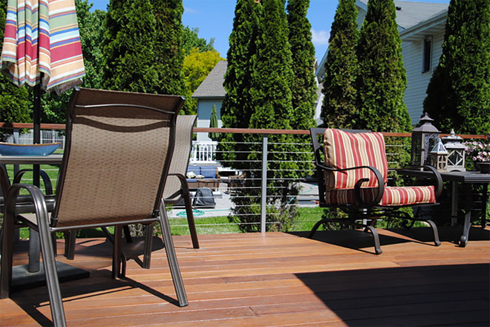 Deck in SW Madison with Cable Railing & Pergola - Contemporain ...