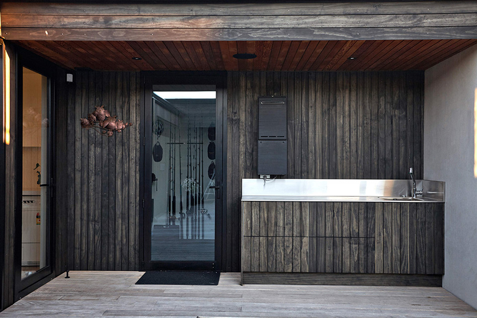 Enclosed Outdoor Kitchen - Beach Style - Deck - Auckland - by David ...