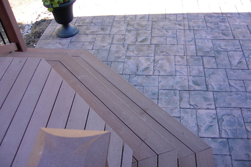 Evergrain Composite Redwood Deck With Deckorators Aluminum Balusters ...