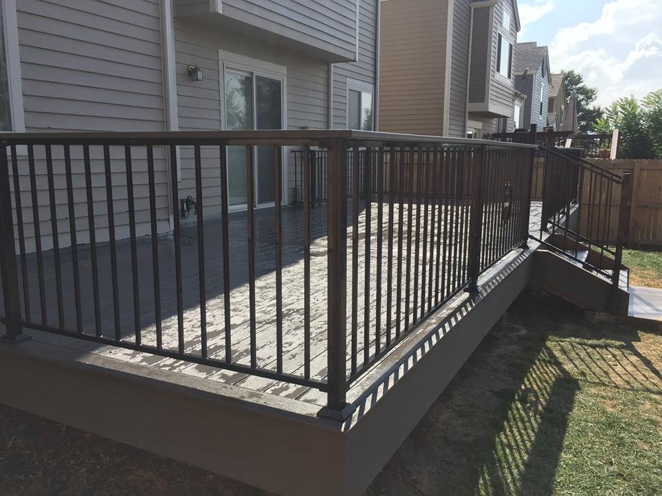 Fiberon Graphite with Fortress rail and decking as top cap - Craftsman ...