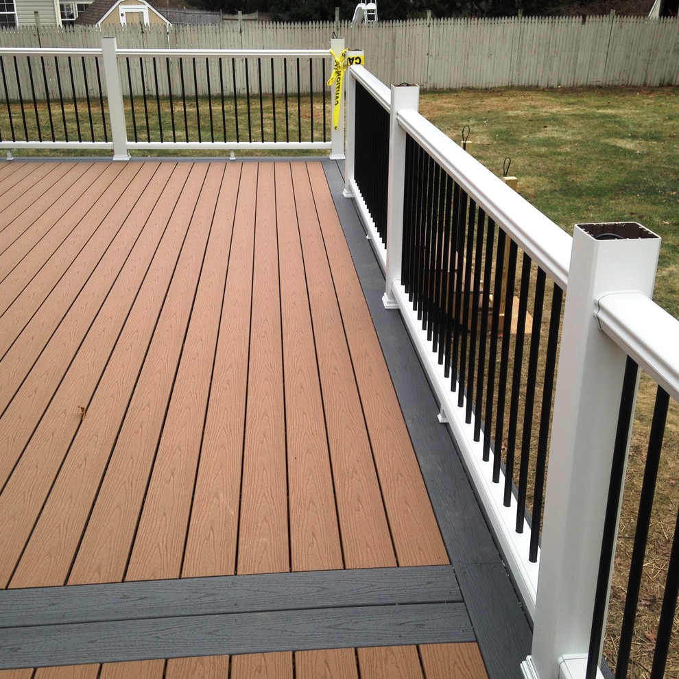 Great room, garage bay and Trek deck - Modern - Terrasse - New York ...