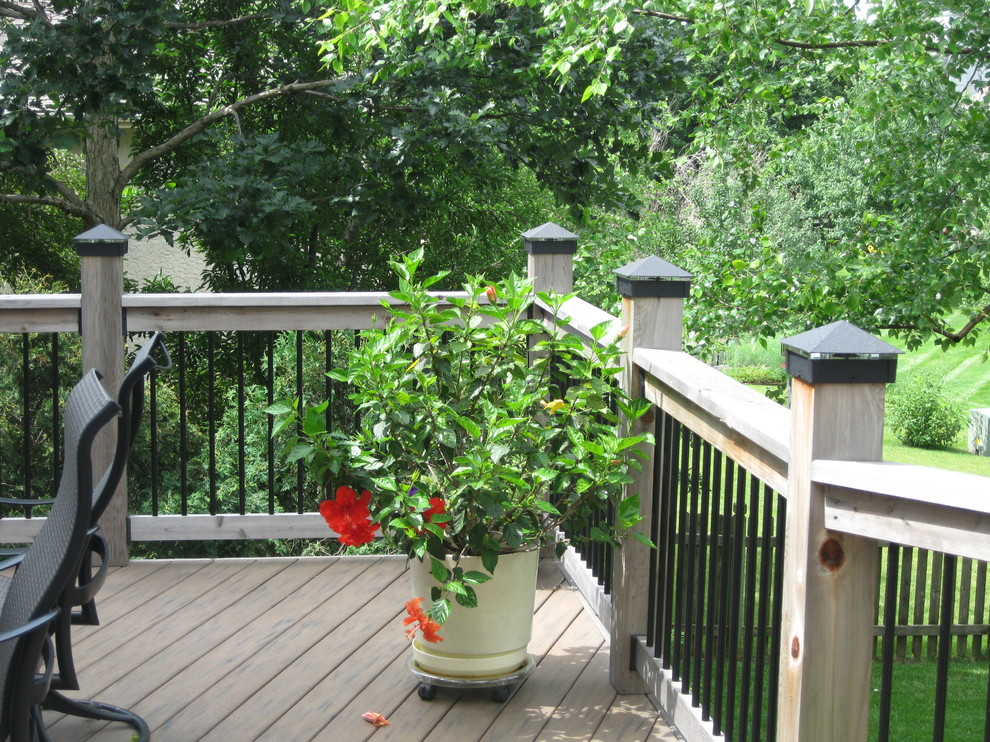 Holderness - Deck lighting using low voltage lighted post caps ...