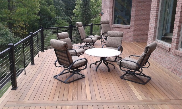 Ipe' Deck w/Cable Railing, Cincinnati, OH - Moderne - Terrasse en Bois ...