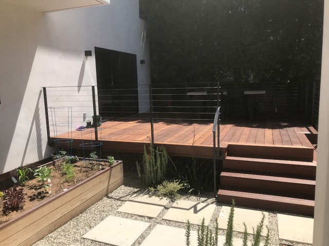 IPE deck with Iron cable railing - Moderno - Terraza y balcón - Los ...