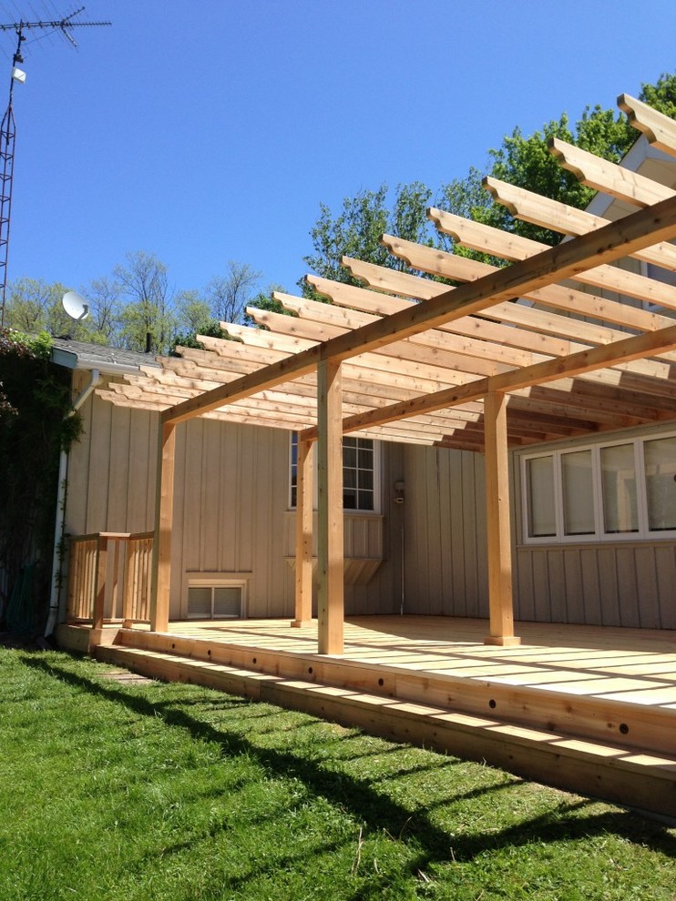 King City - Traditional - Deck - Toronto - by C.R.E.W Construction ...