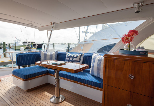 Lizzy Bee - Bord de Mer - Terrasse en Bois - Miami - par Excentricities ...