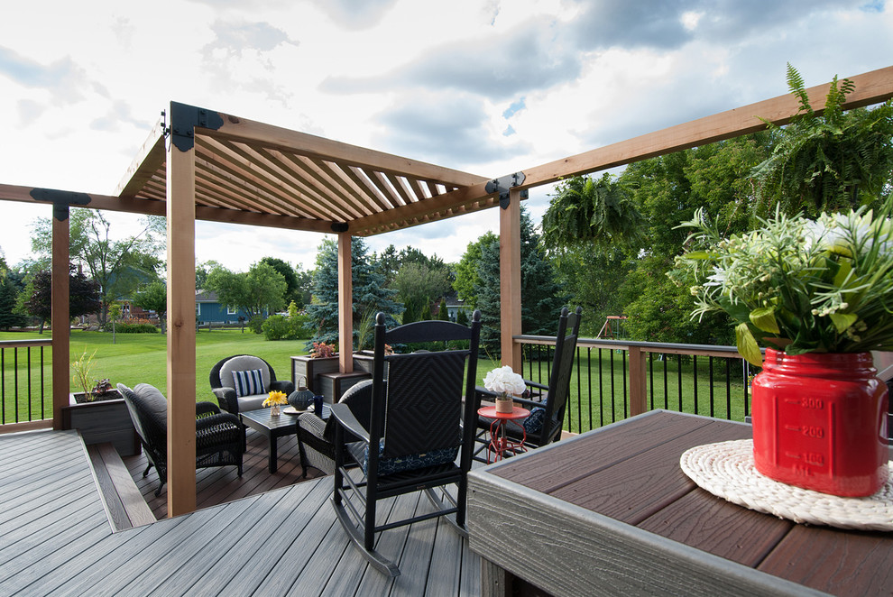 Lori & Tim's Deck - Traditional - Deck - Toronto - by Paul Lafrance ...