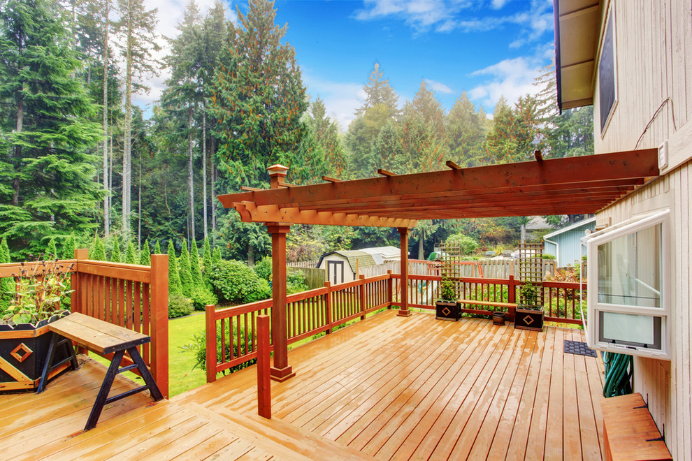 Low Level Deck - Traditional - Deck - Toronto - by Decks Out Back | Houzz