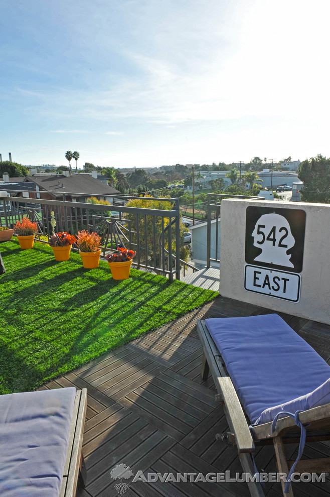 Modern Rooftop With Ipe Deck Tiles Contemporain Terrasse En Bois