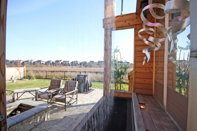 Multi Level Deck With Rain curtain - Moderno - Terrazza - Toronto - di ...