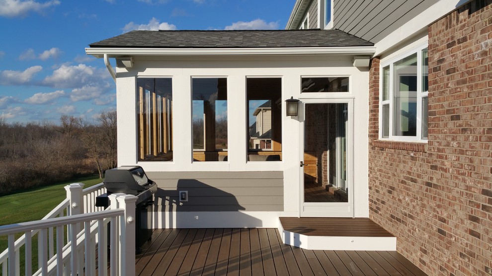Multi-Level Walk Out Deck with Screen Porch Addition - Contemporáneo ...