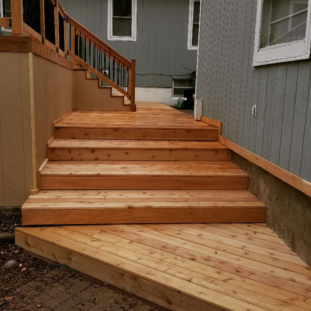 Outdoor Enclosed Deck with Stairs - Traditional - Staircase ...