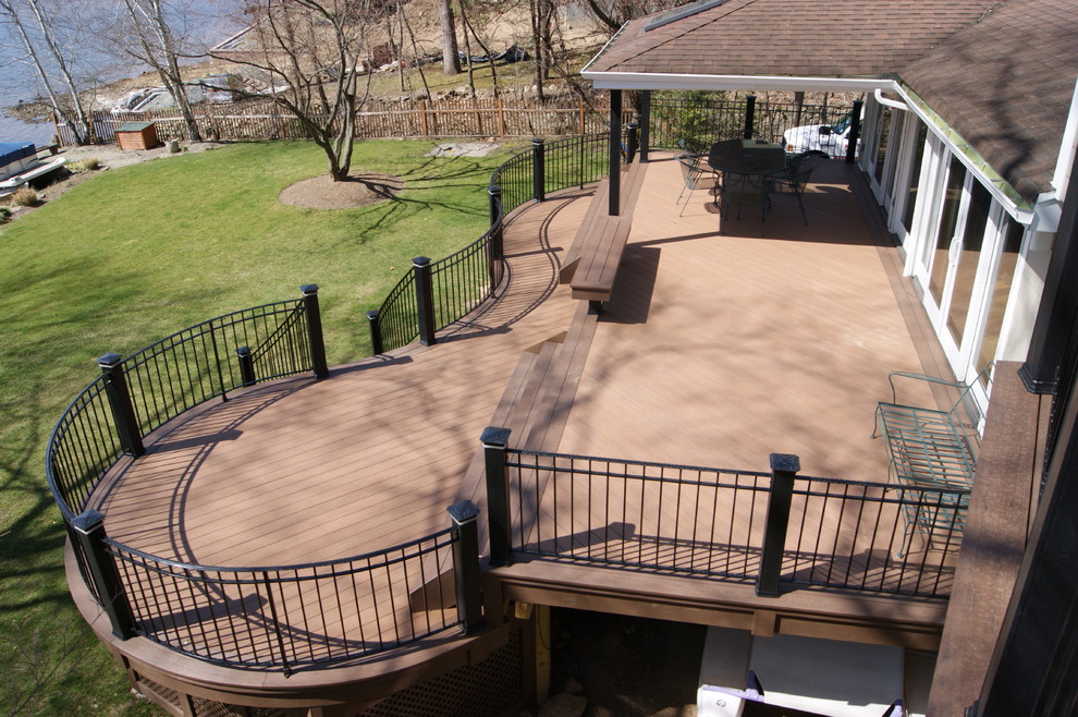 Piano deck - Round Azek deck with with custom rails a view ...