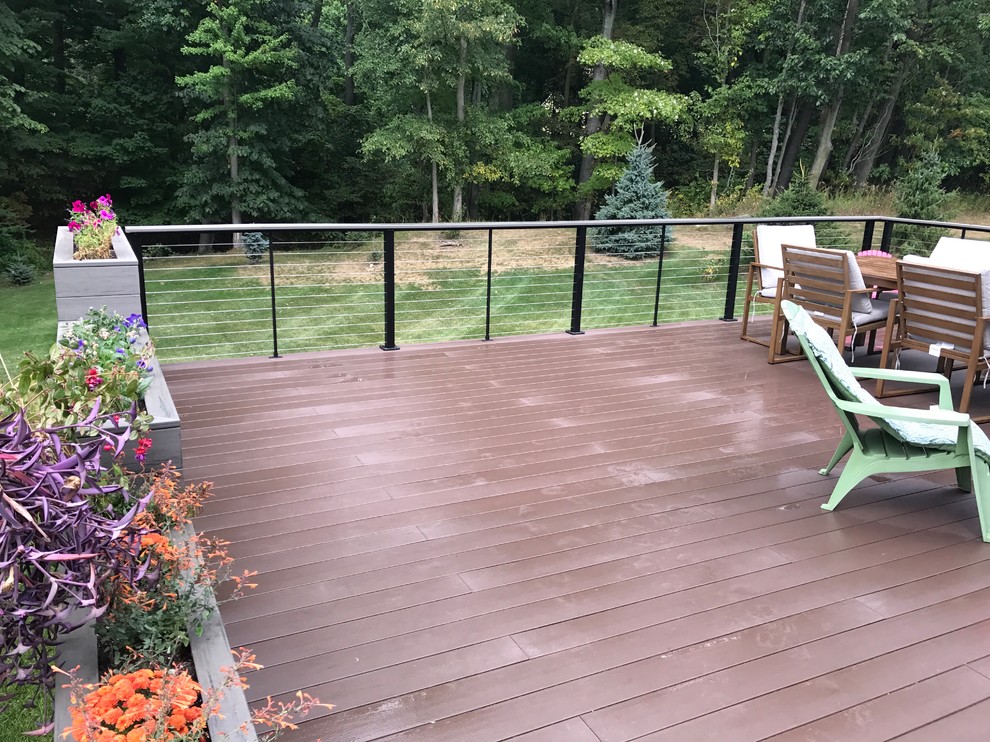 Planter box and cable rail - Deck - Grand Rapids - by Cutting Edge ...
