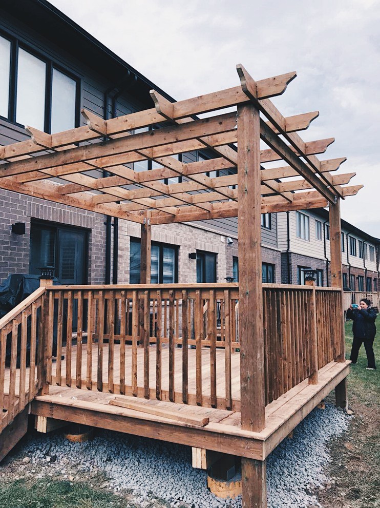 PT Brown deck with 8 feet Pergola in Oakville - Terrasse en Bois ...