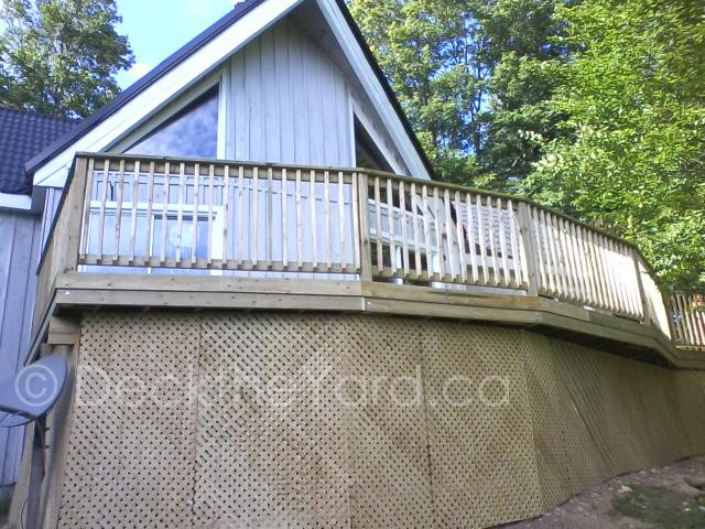 Raised Deck, Lattice & Board & Batten - Traditional - Deck - Toronto ...