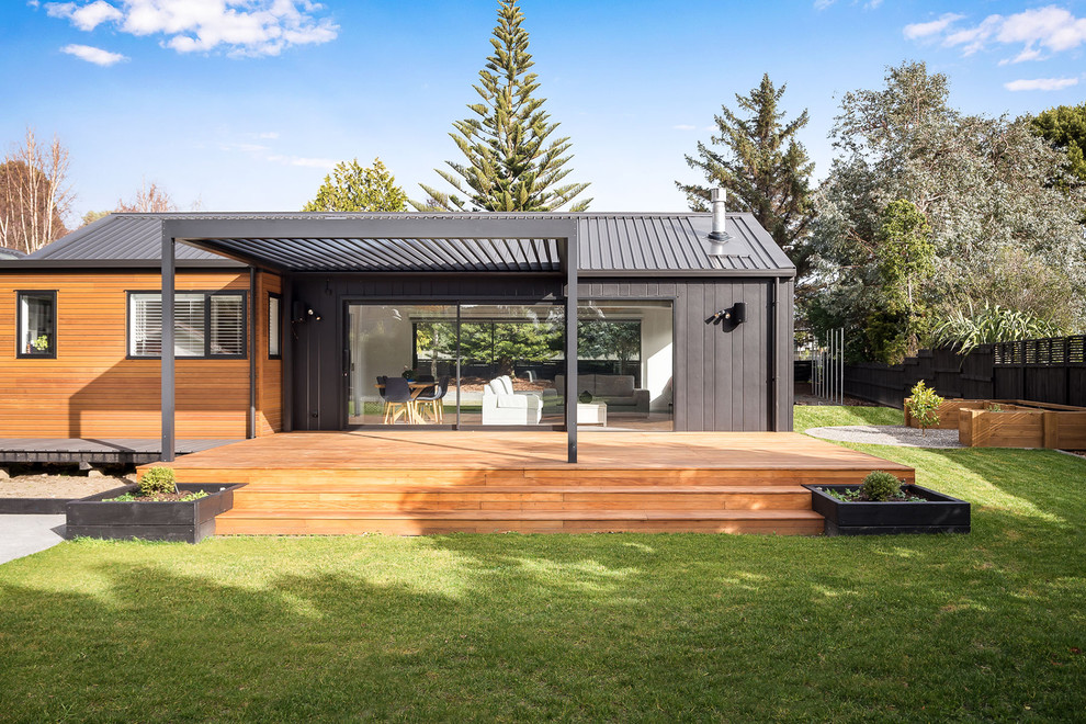 Raumati Feature Home, Kapiti - Modern - Deck - Wellington - by David ...