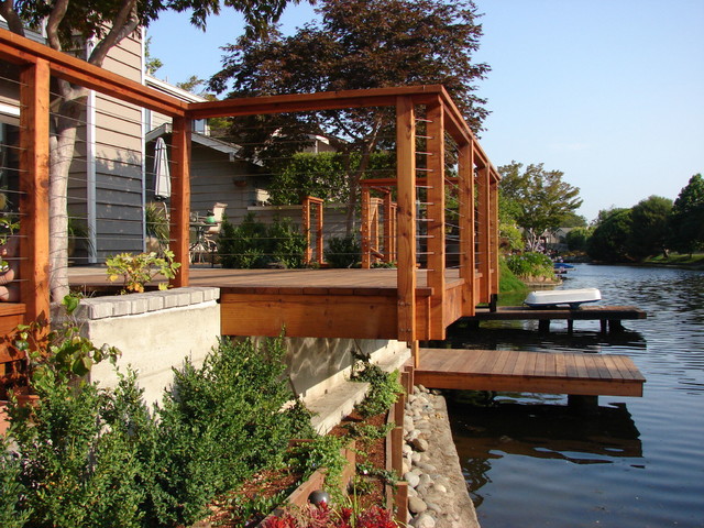 Redwood Boat Dock and Deck Cantilever over Lagoon - Contemporáneo ...