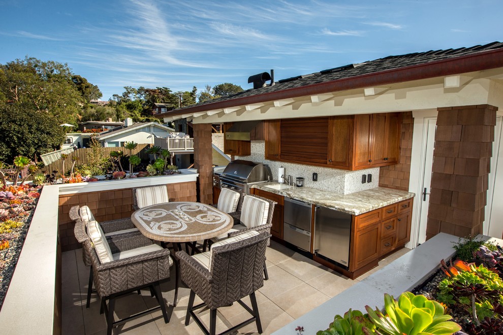 Rooftop Kitchen in a Del Mar Beach Home's Exterior Design - Clásico ...