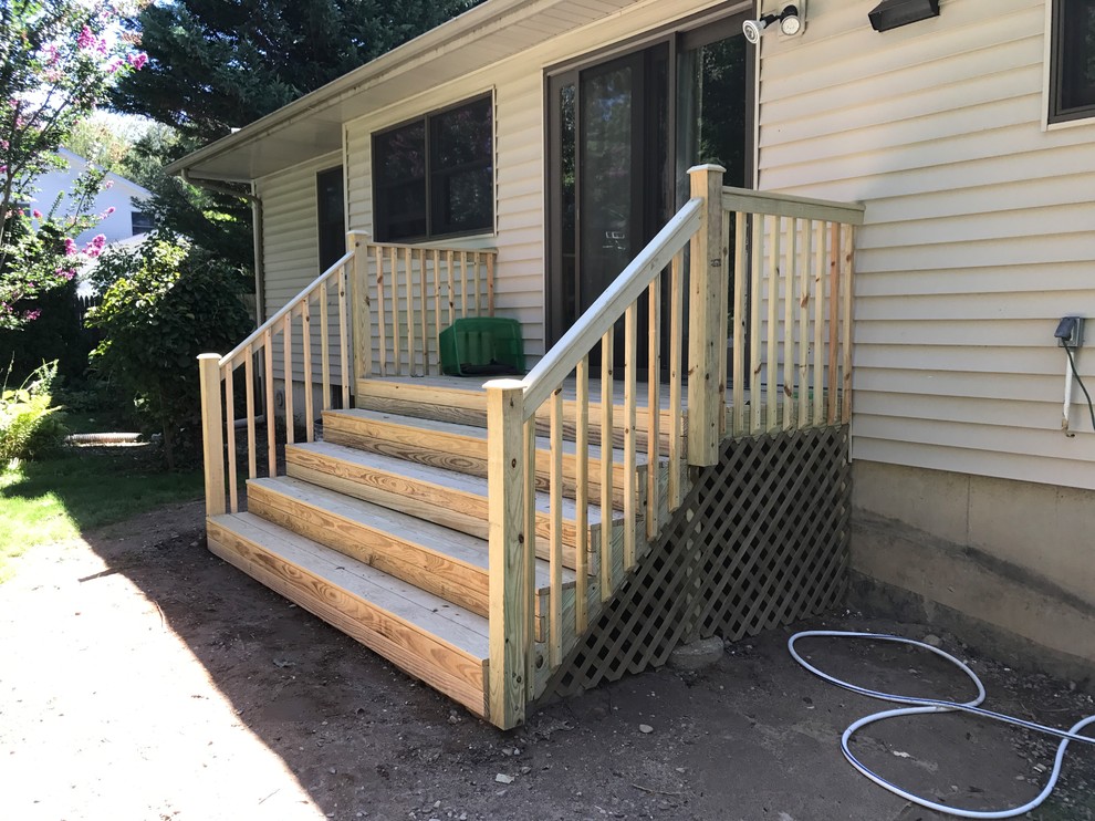 Small deck with wide stairs - Traditional - Deck - New York - by ...